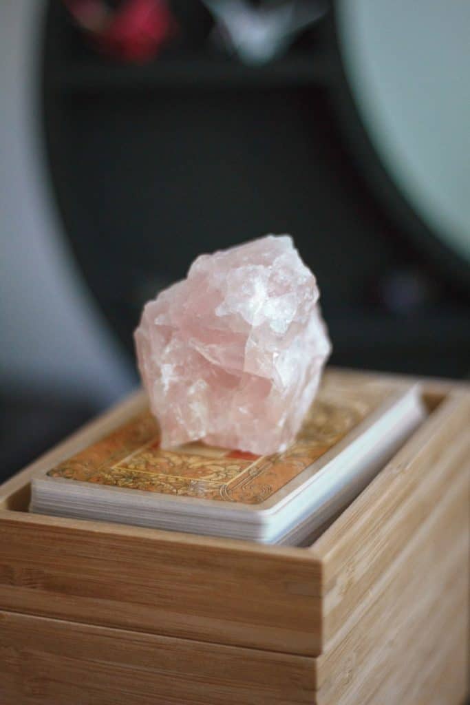 7 Ways To Tell If Your Rose Quartz Crystal Is Real – Calming Cosmos